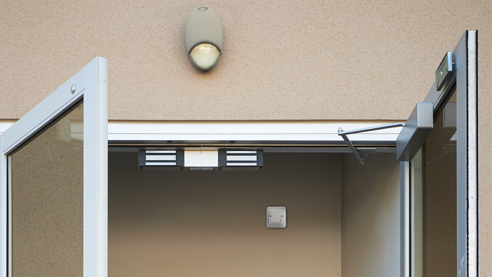 DM62 Magnalock® | Securitron